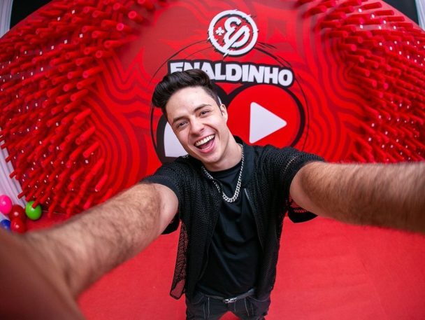 Quem é Enaldinho, youtuber mais assistido no Brasil e queridinho da ...